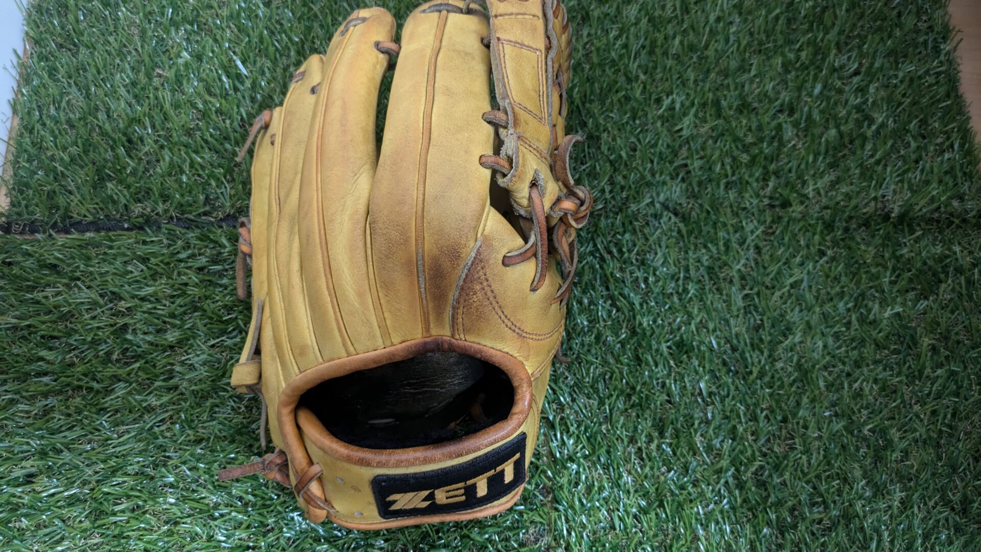 【zettプロステイタス旧ラベル】軟式内野手用グラブをレビュー！｜グラブ手入れ brush-upのブログ