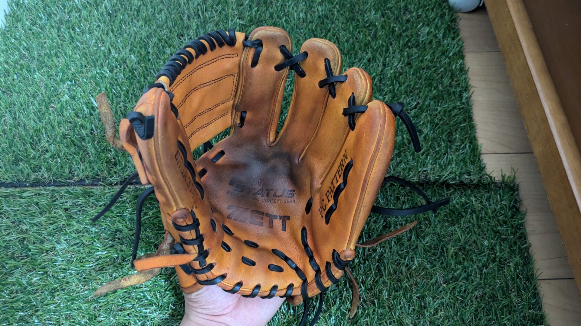 【zettプロステイタス旧ラベル】軟式内野手用グラブをレビュー！｜グラブ手入れ brush-upのブログ